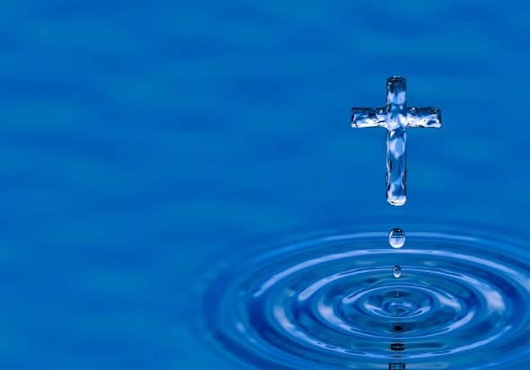 El significado del agua bendita en la Iglesia católica
